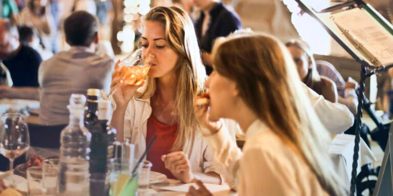 Discount Dining: Eat Out For Less | FreebieList.com